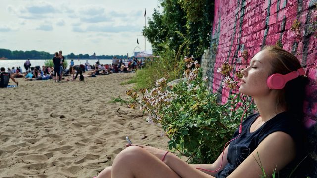 Snickers 'Hungerithm' Sets the Candy's In-Store Price Based on the ...