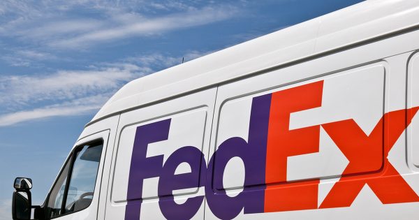 How FedEx's Founder Revolutionized Shipping With a Mediocre College ...