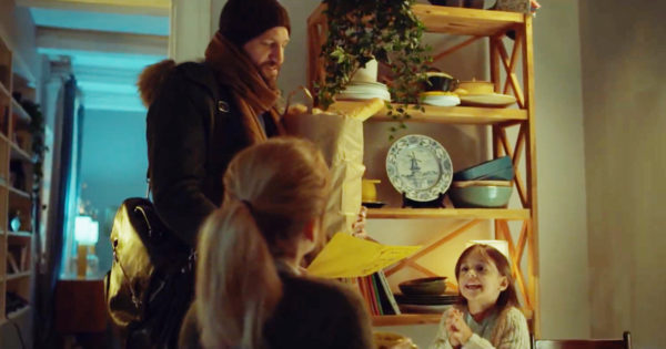 Father Pretends to Be Santa Claus in Bouygues' Christmas Ad