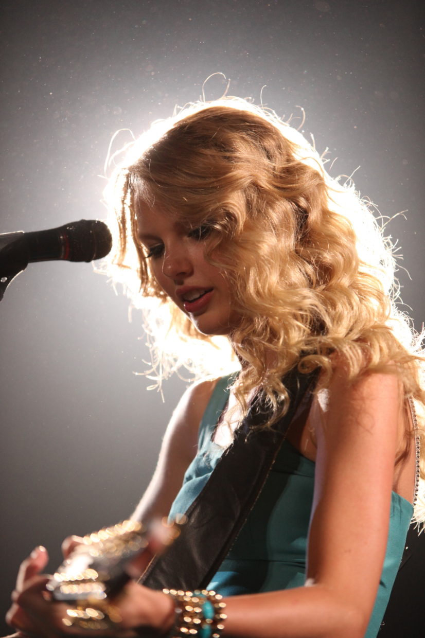 Taylor Swift Previews Track Exclusively on Tumblr